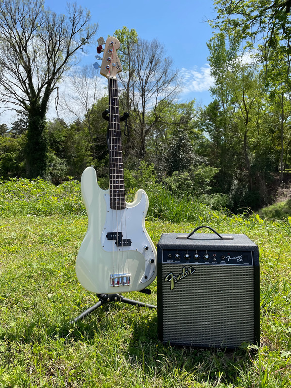 Squire P-Bass with Fender Frontman 15B Amplifier | USA Pawn