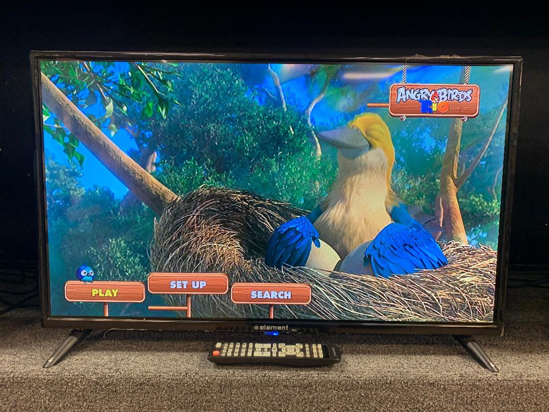 32" Element ELEFW328 LED TV- Non Smart | USA Pawn