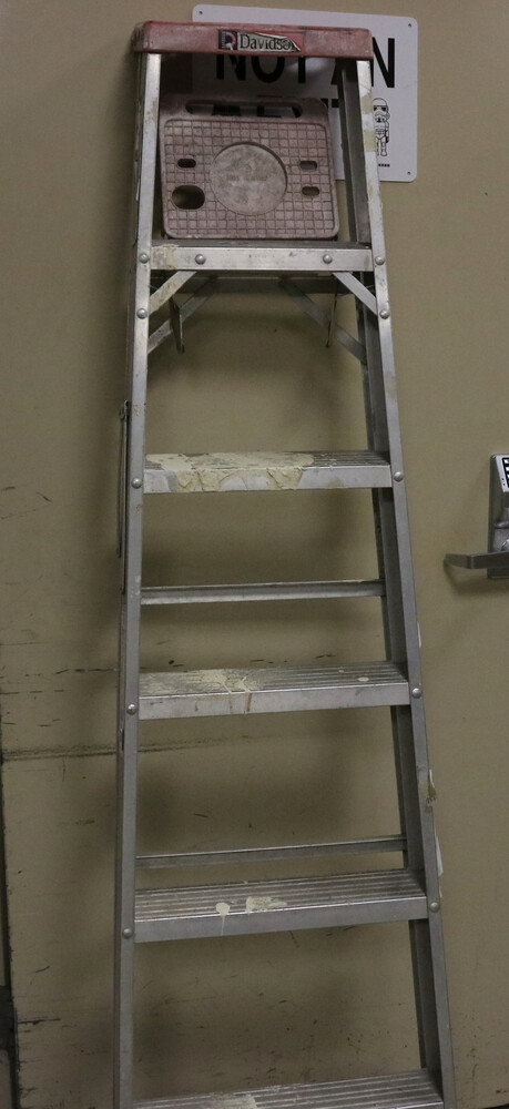 Davidson 6ft Aluminum Step Ladder | USA Pawn