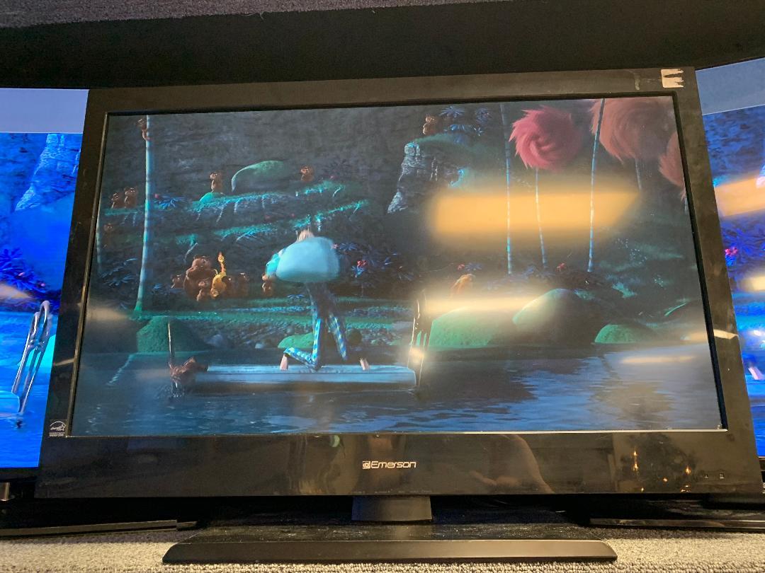 32" Emerson LC320EM2F LCD TV- Non Smart | USA Pawn