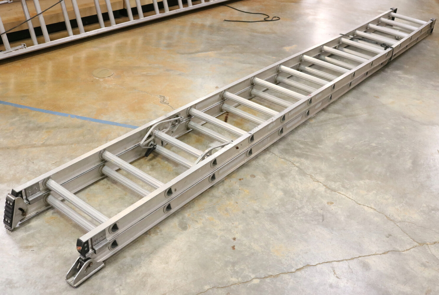 Werner 28' Aluminum Extension Ladder | USA Pawn