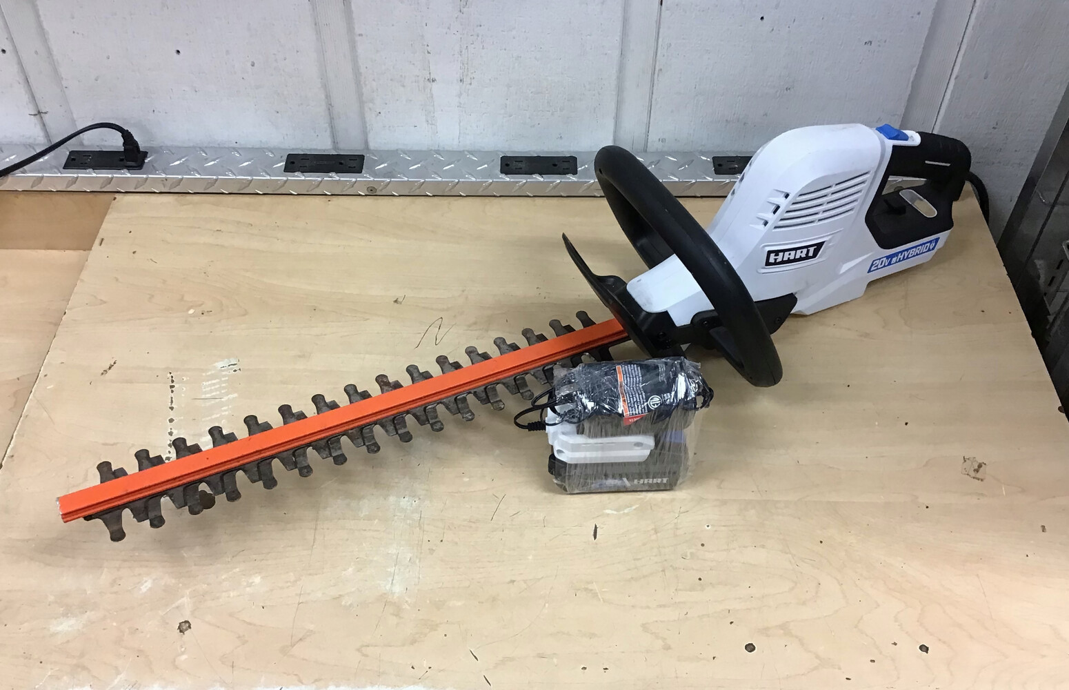 HART 20v Hybrid Leightweight 18" Hedge Trimmer Kit HGHHT011 | USA Pawn