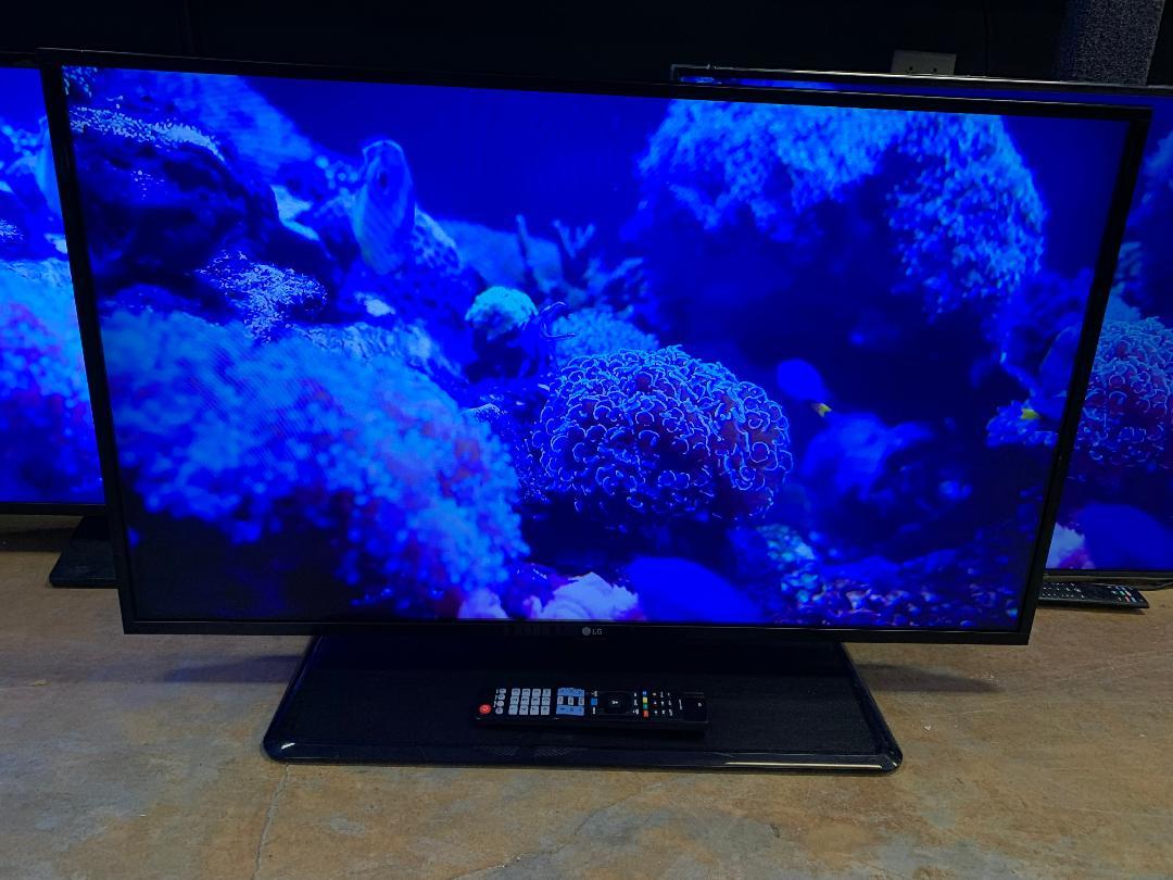 43" LG 43LX570H LED TV- Non Smart | USA Pawn