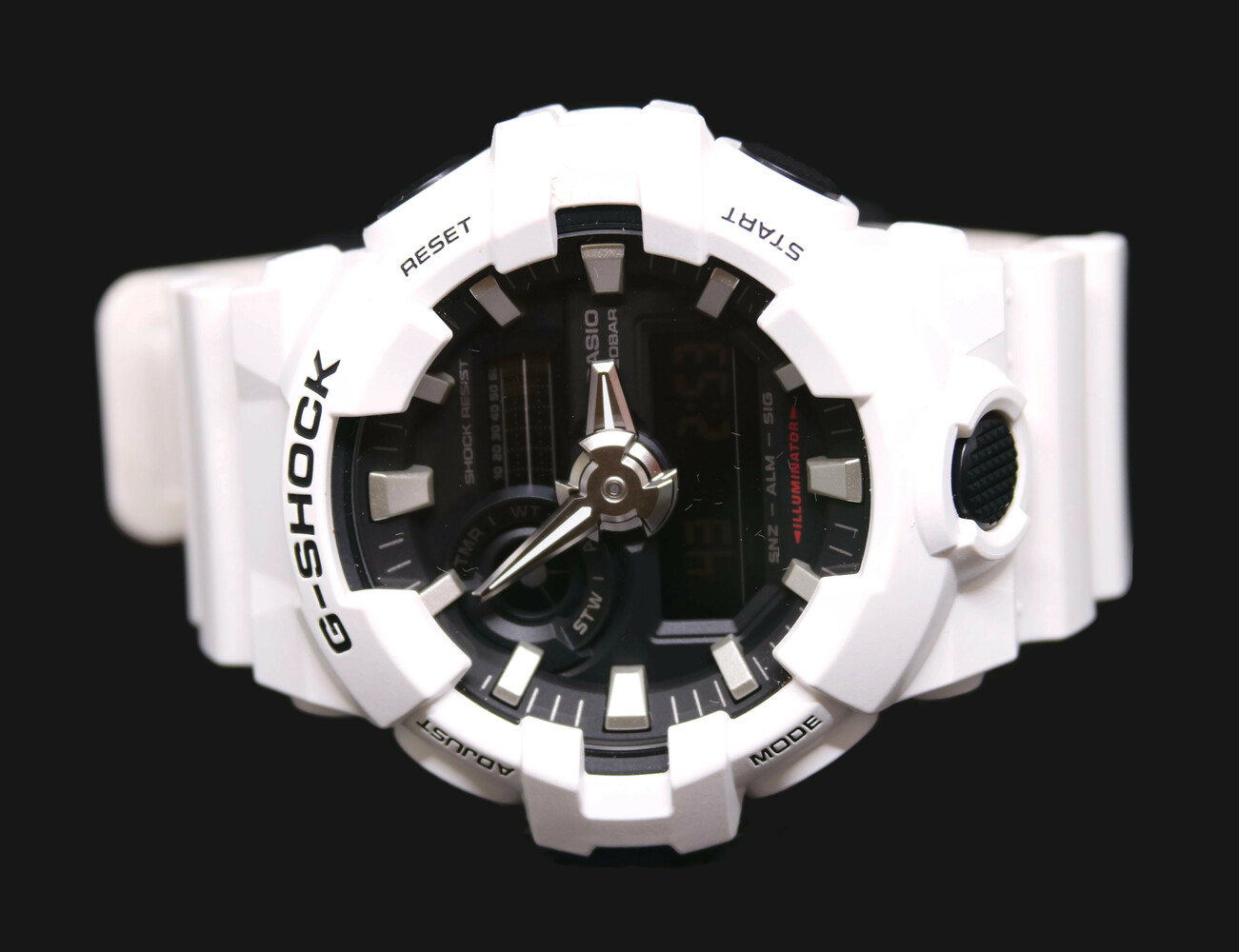 Casio G-Shock 5522 GA-700 White / Black Quartz Digital Display Resin ...